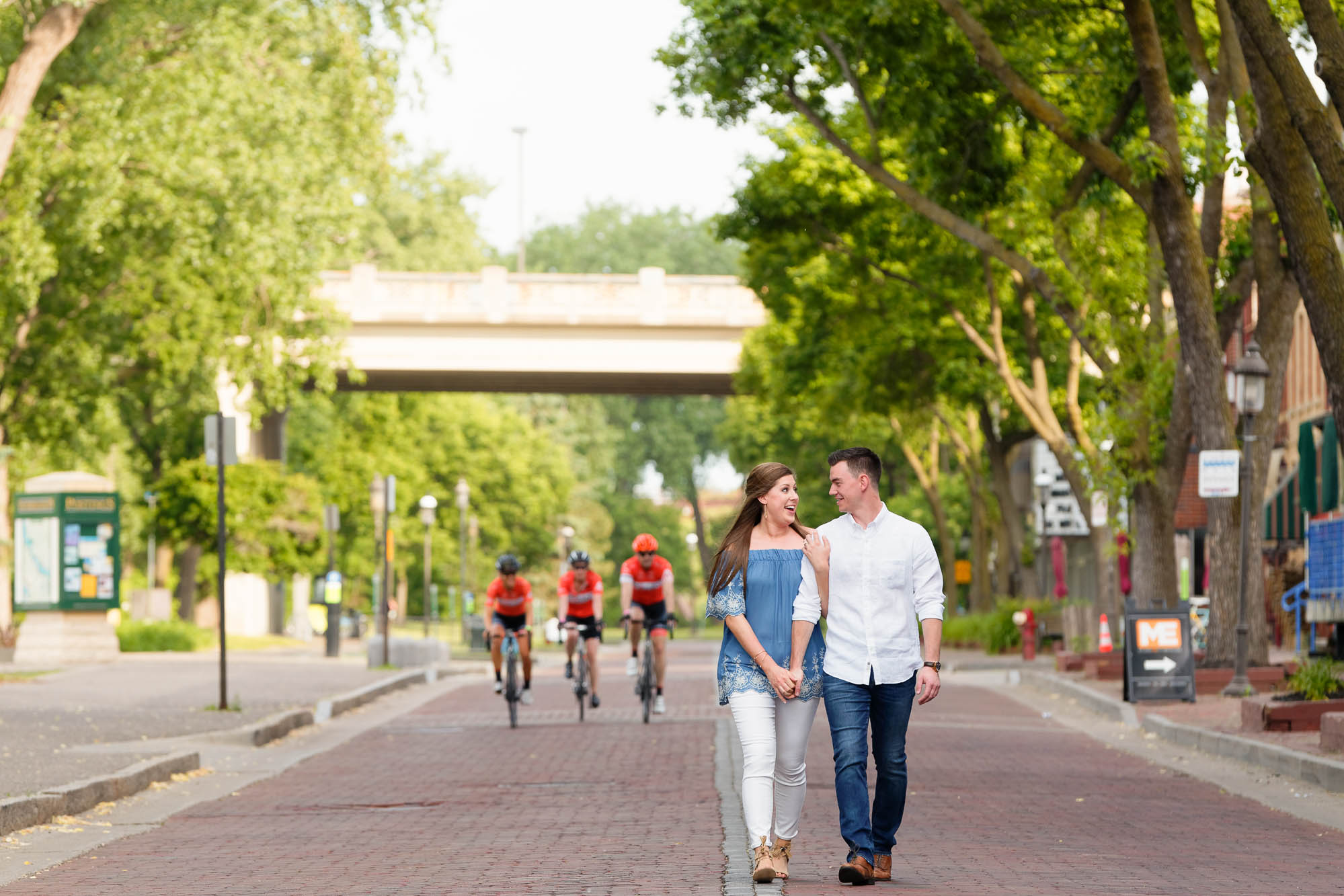 How to feel at ease: To pose on photos